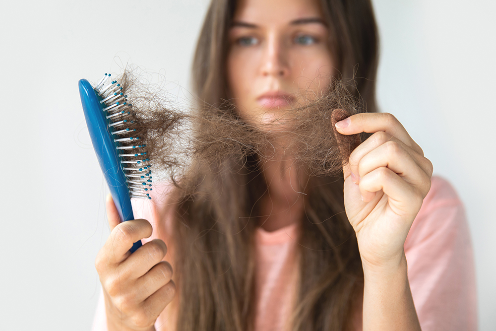 ¿Qué causa la caída del cabello?